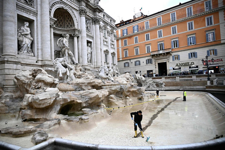 Best photos of January 10: from Storm Goretti in Britain to fleeing ...