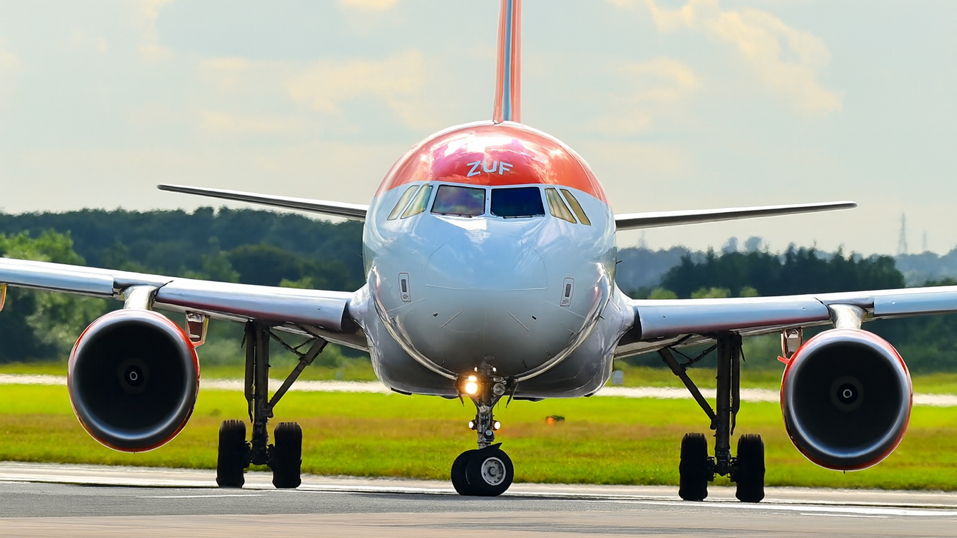 Plane turns around on runway before takeoff