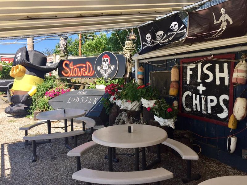A hole-in-the-wall seafood restaurant in Connecticut offering fresh ...