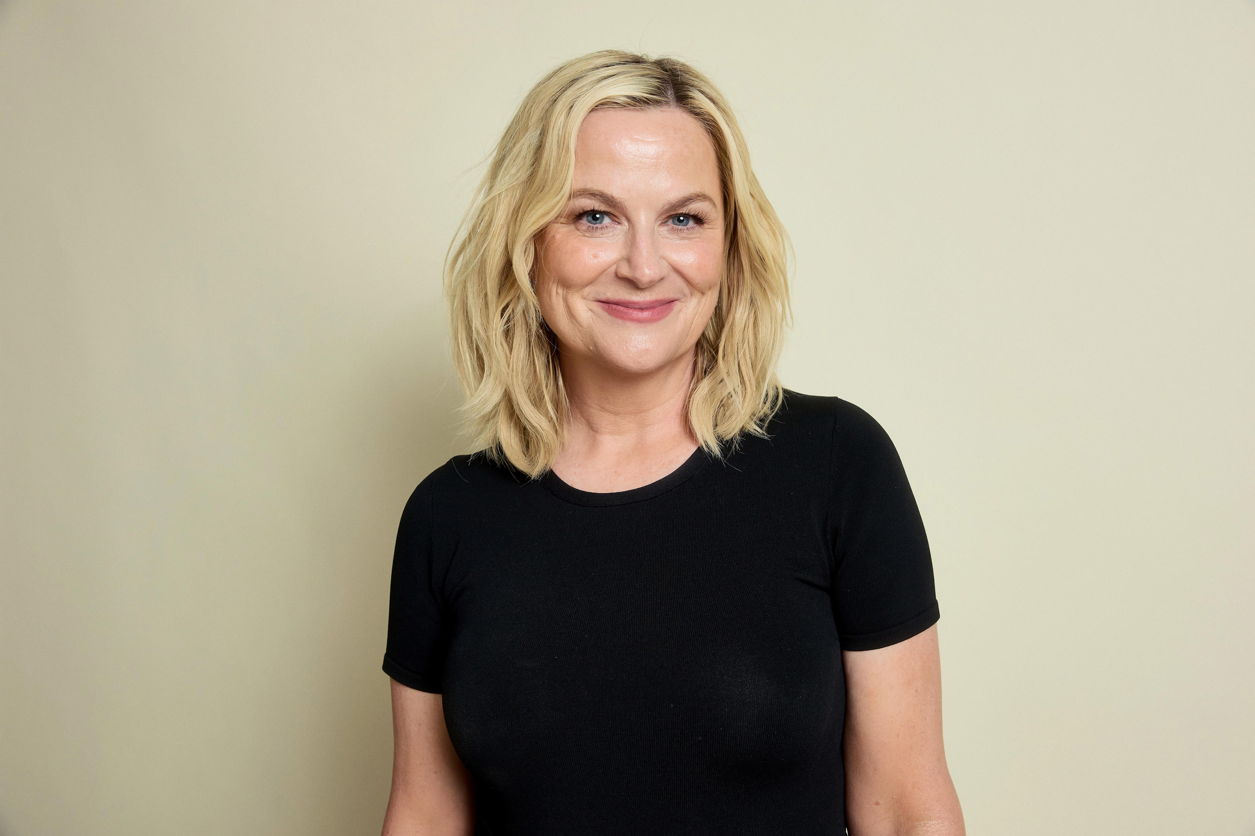 Amy Poehler dishes on this Philly airport drama with Tina Fey