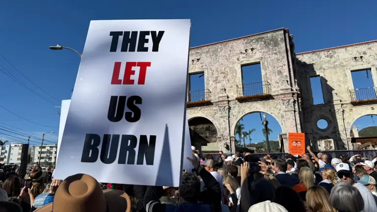 'They let us burn': Palisades Fire victims protest leadership one year ...