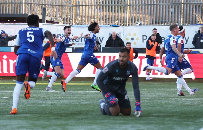 Soccer-FA Cup holders Palace knocked out by non-league Macclesfield