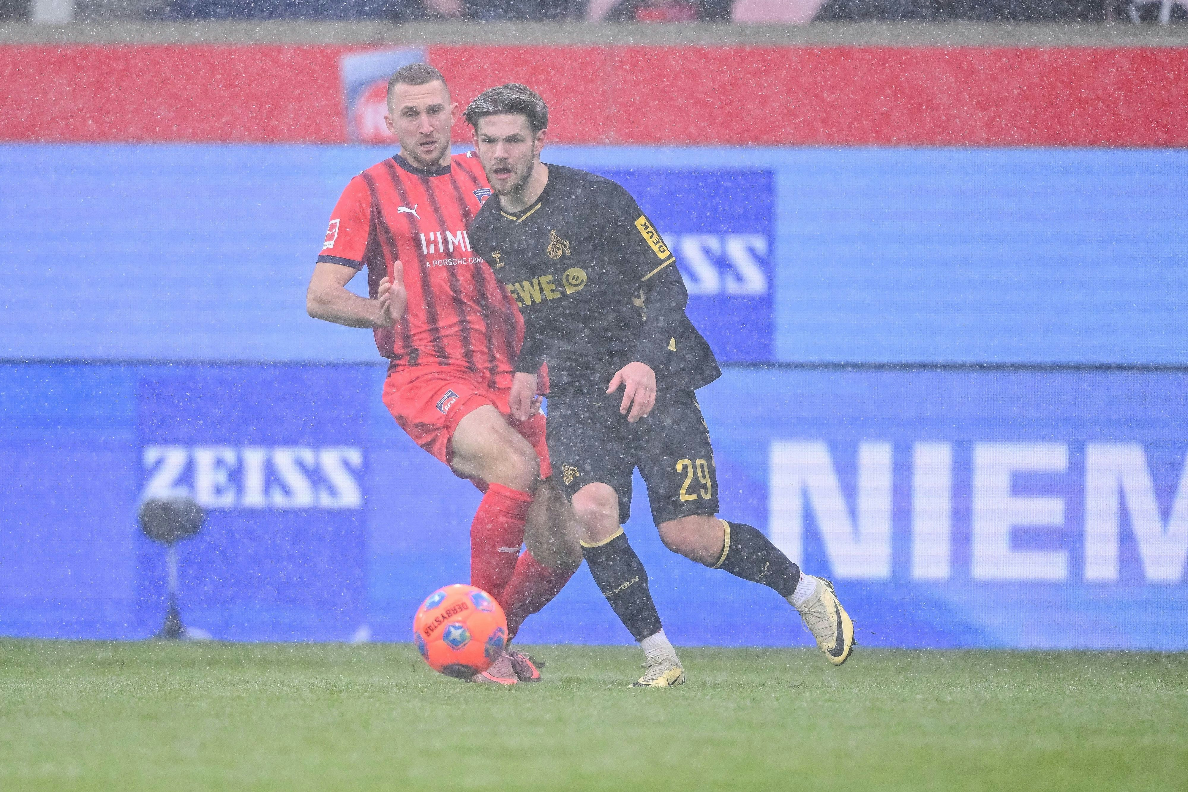 Platz komplett geräumt: Darum spielte der FC trotzdem mit orangem Ball