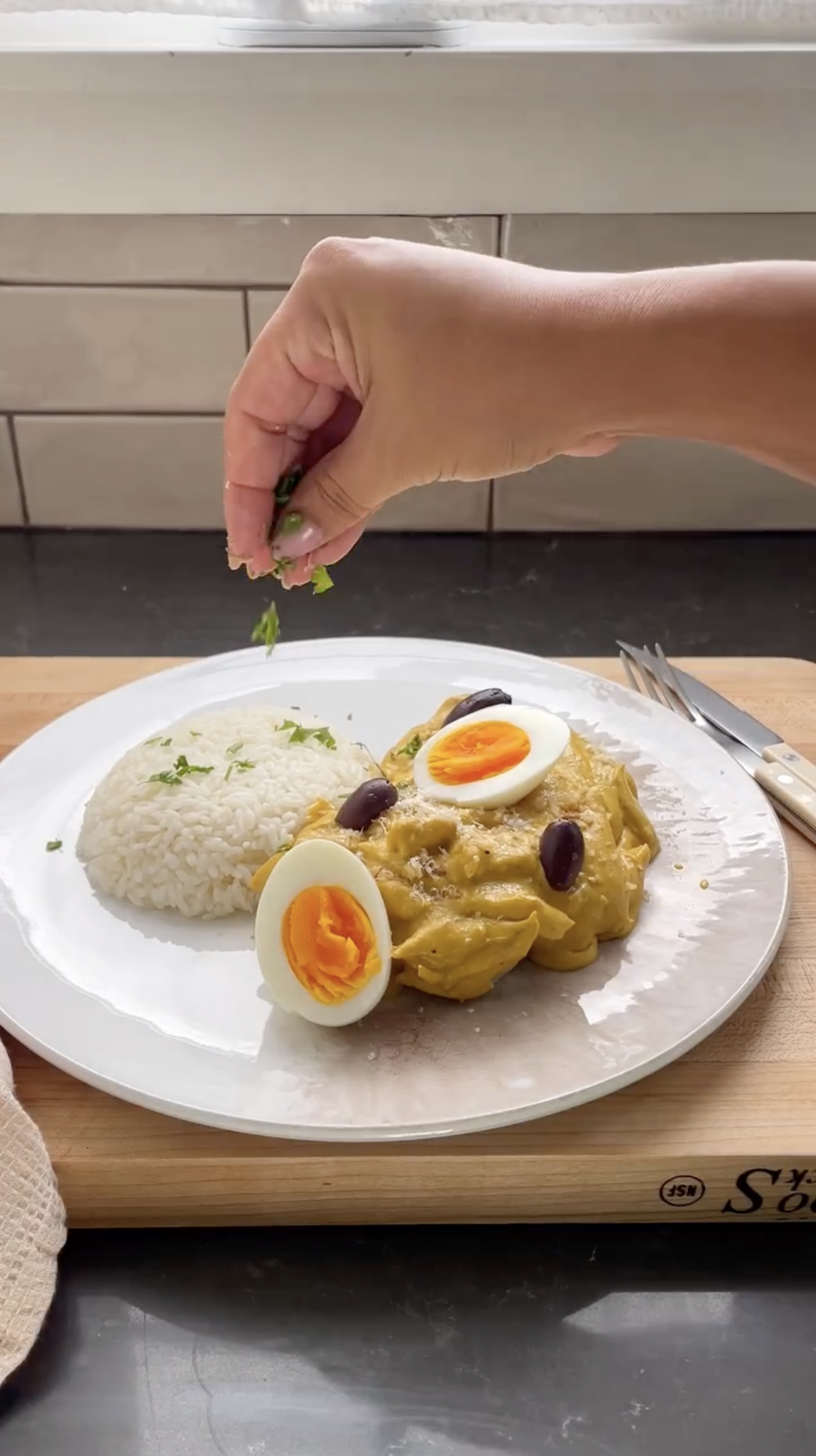 Making ají de gallina 🇵🇪 with my mom