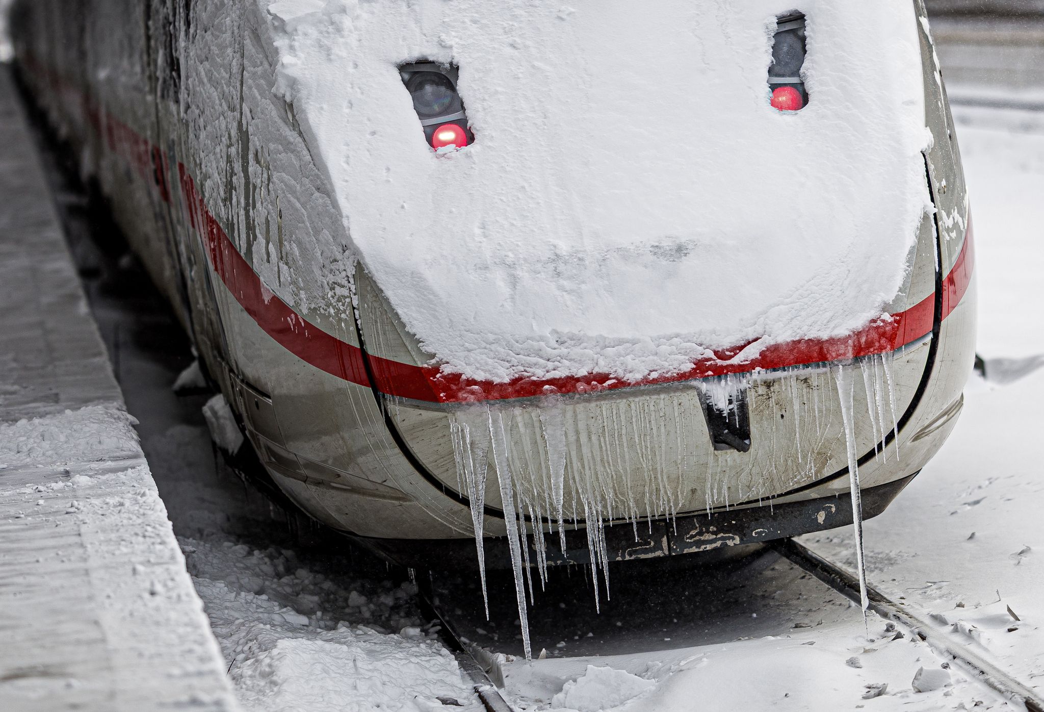 Sturm «Elli» zieht ab, Frost kommt – Probleme im Bahnverkehr