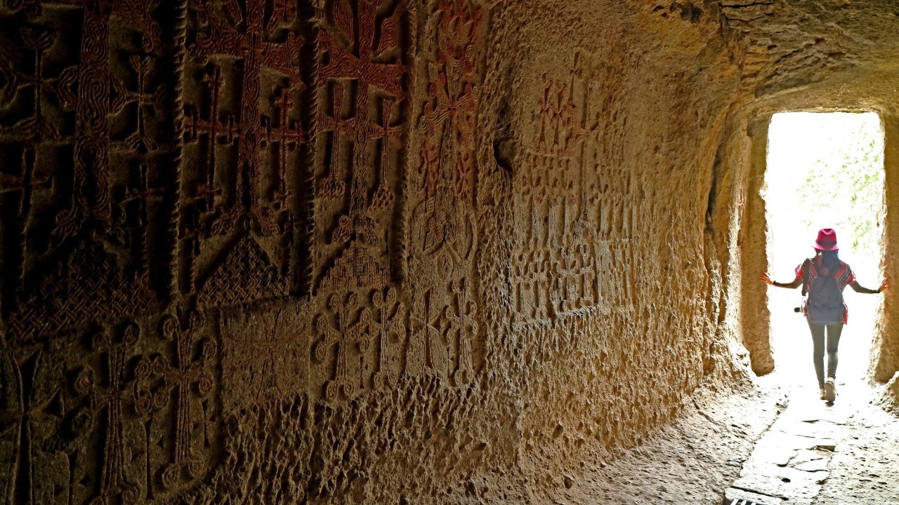 A 6 mm endoscope finds a sealed corridor inside the Great Pyramid