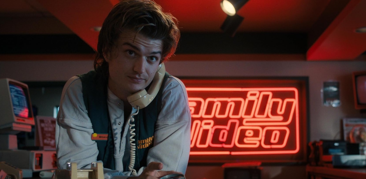 Ο Joe Keery του Stranger Things καταδικάζει τον Τραμπ που «βάφτισε» μια ...
