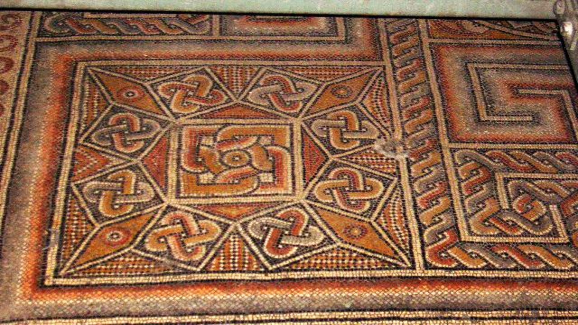 1,600-year-old hidden mosaic room unearthed, features Solomon’s knot to ...