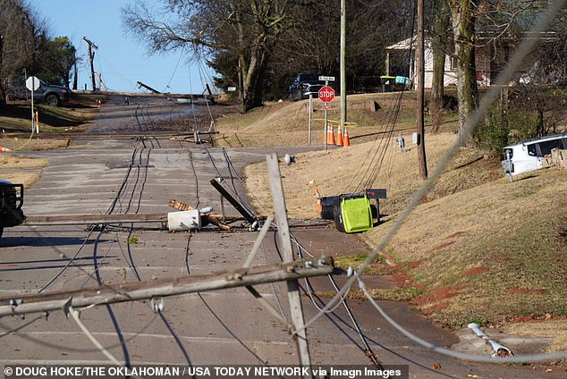 Frightening tornado warning gives people just minutes to take cover as ...