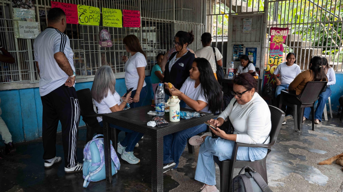 El régimen chavista libera a cuentagotas tres nuevos excarcelados que ...