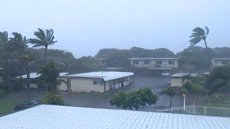 Tropical cyclone Koji crosses Queensland coast