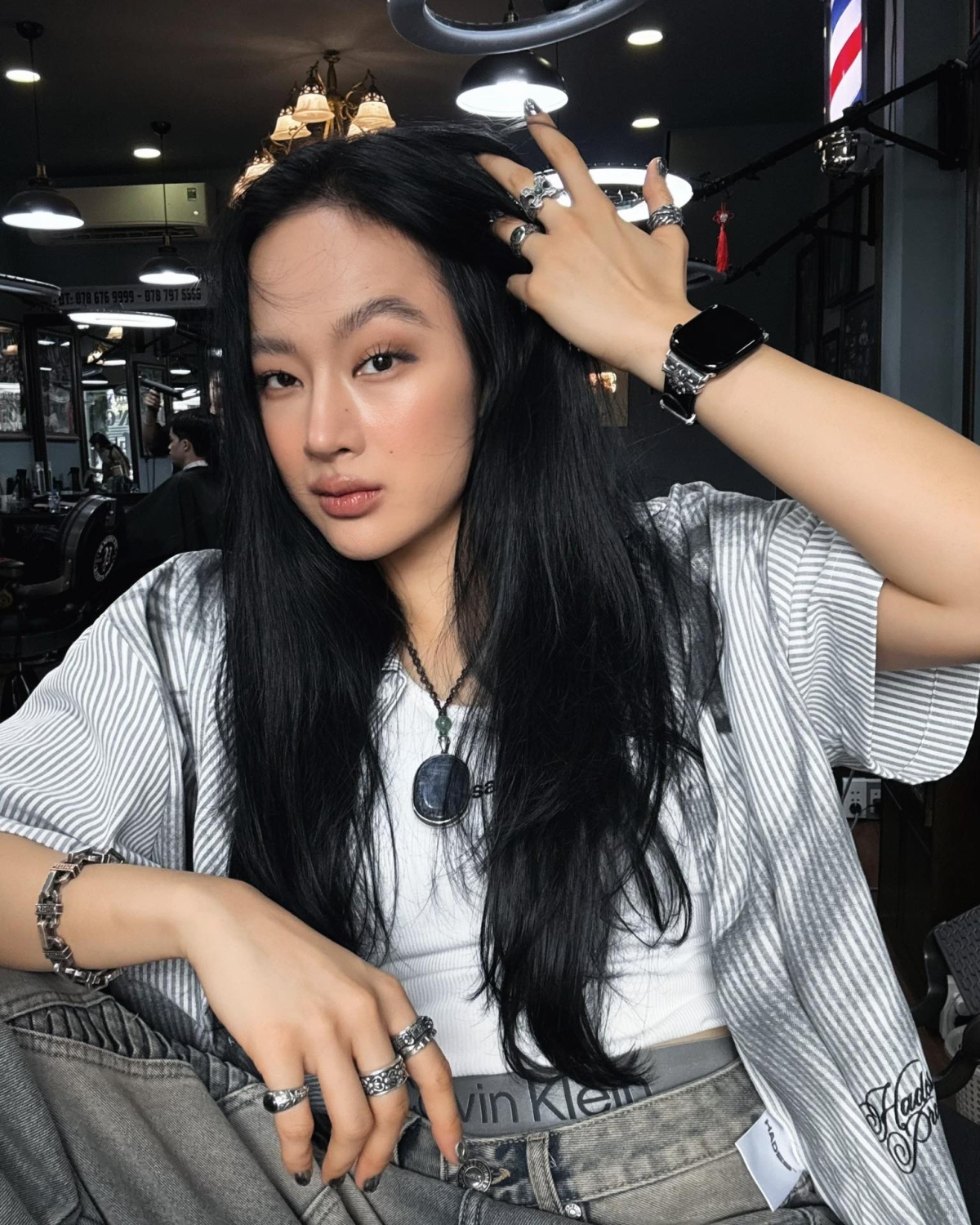 Angela Phương Trinh cắt 'tóc chó sói'