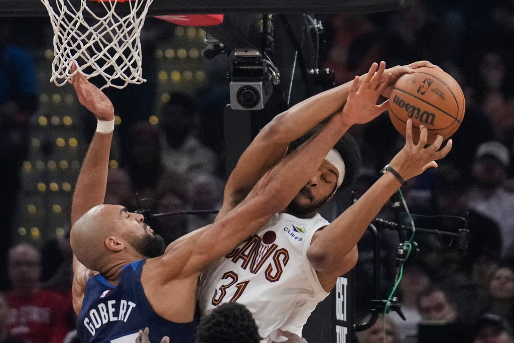 Donovan Mitchell scores 28 points as Cavaliers beat Timberwolves 146-134