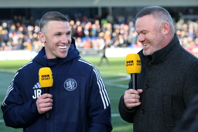 La emoción de Wayne Rooney al ver a su hermano entrar en la historia de ...
