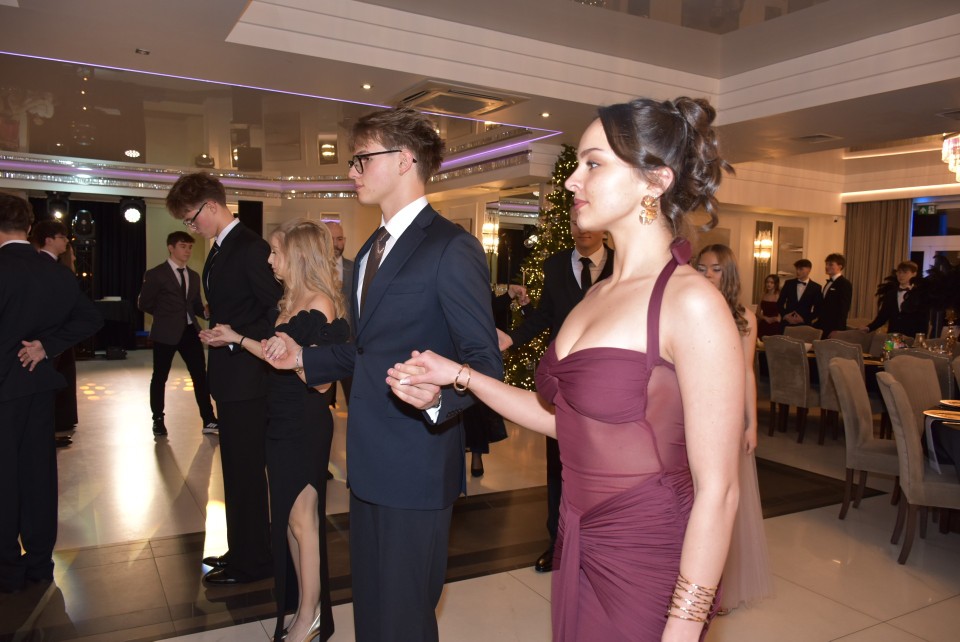 Bajeczna studniówka 2026 I LO w Rybniku - zobacz ZDJĘCIA. Ach co to był ...