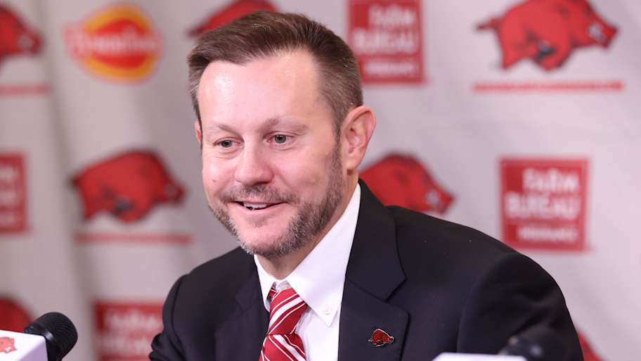 Warren sends Arkansas a surprise lineman in Terence Roberson