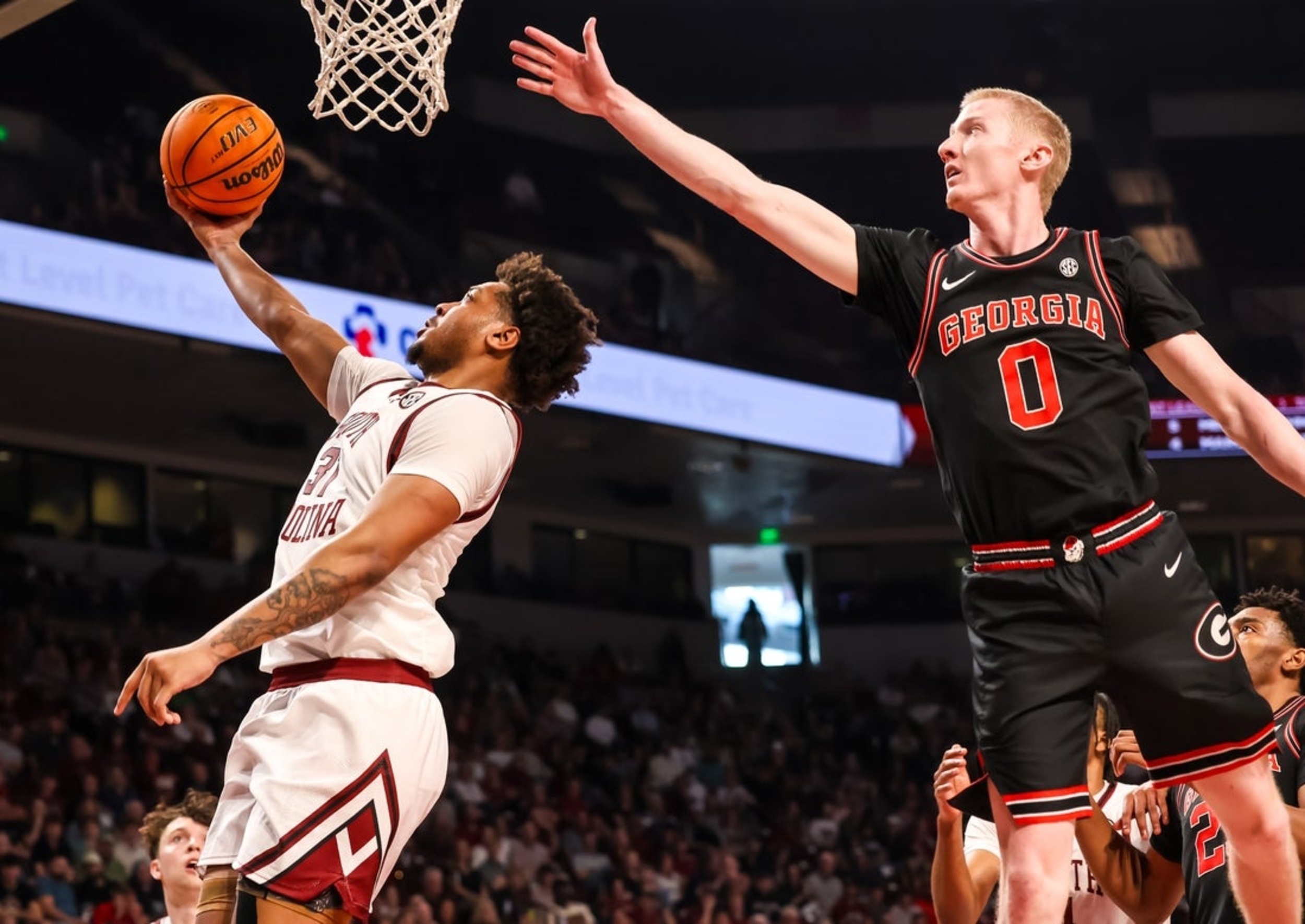 No. 18 Georgia rallies to bounce back with win over South Carolina