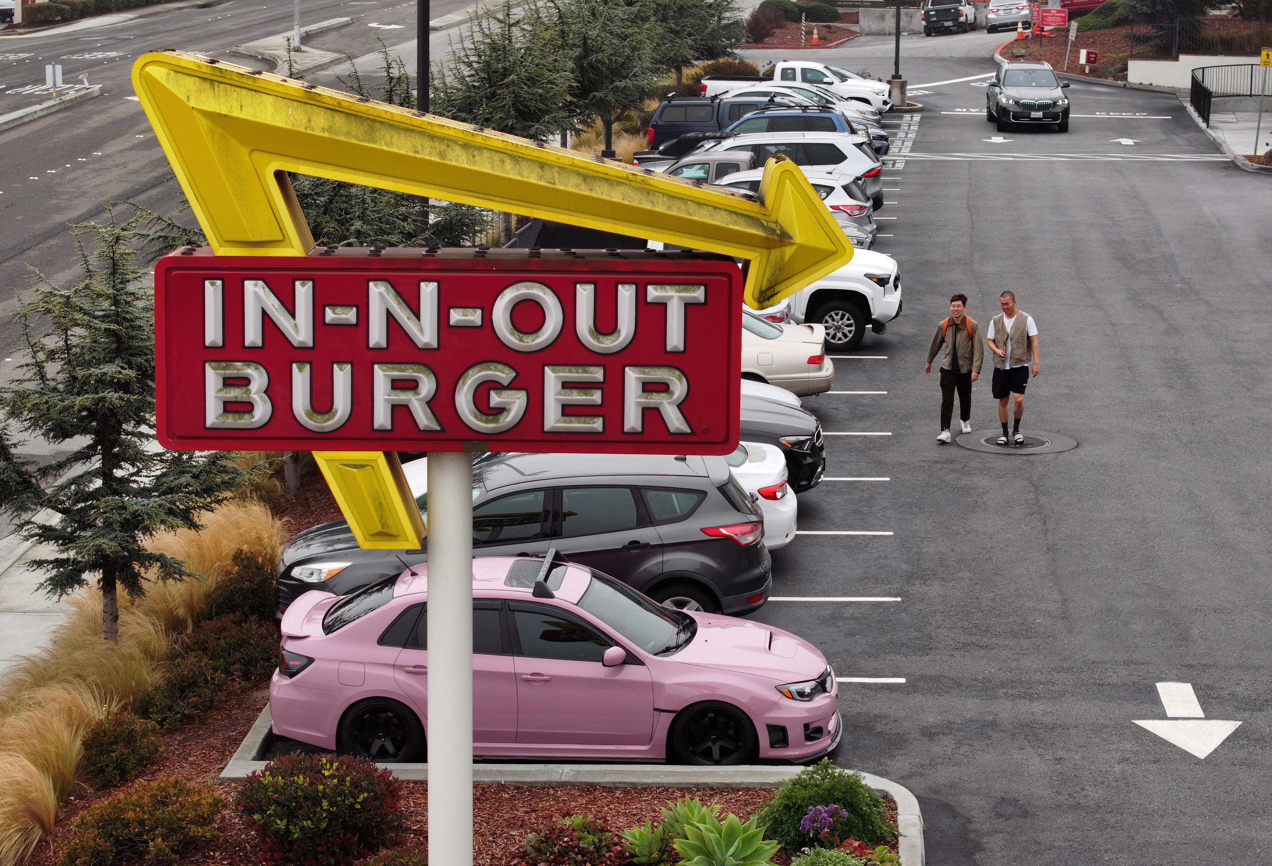 Black former In-N-Out employee says bosses pressured him to change hair