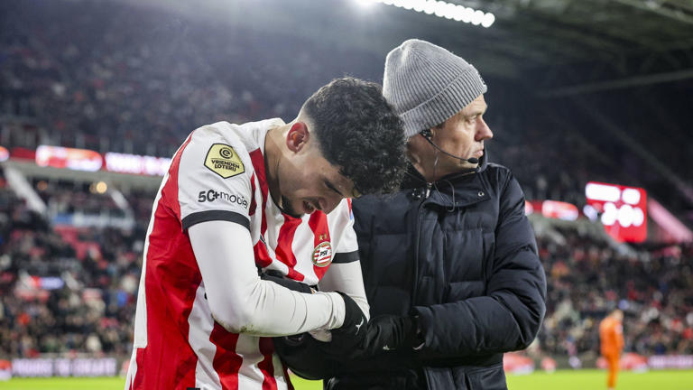PSV-spits Ricardo Pepi naar het ziekenhuis vervoerd: grote vrees voor ...
