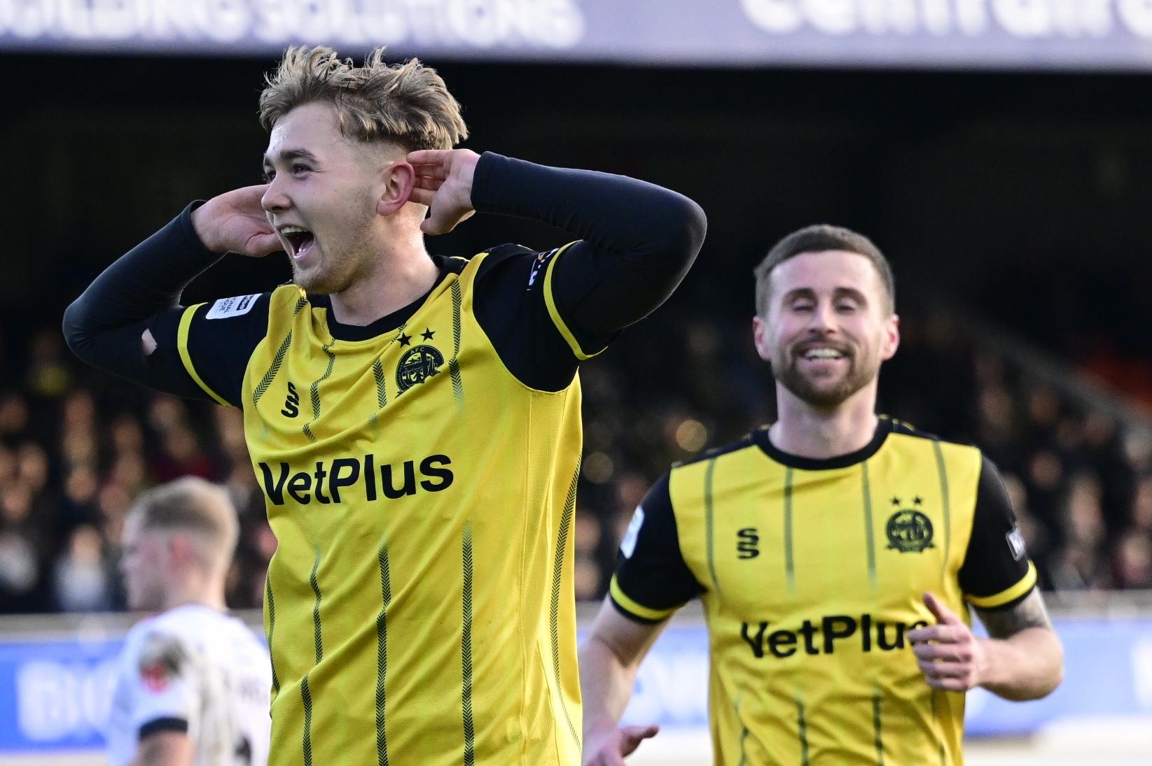 Hereford FC 2 AFC Fylde 2 (AFC Fylde win 4-3 on penalties): Coasters ...