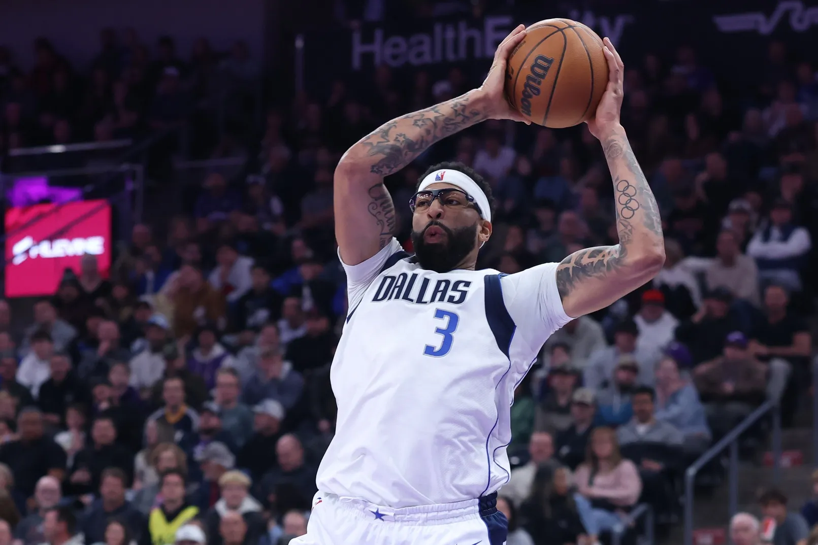 Anthony Davis’ hand injury clouds Mavs’ trade deadline plans