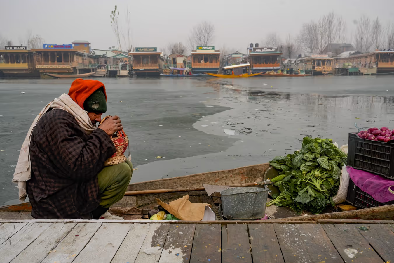 Kashmir's nadru harvesters battle winter and official neglect