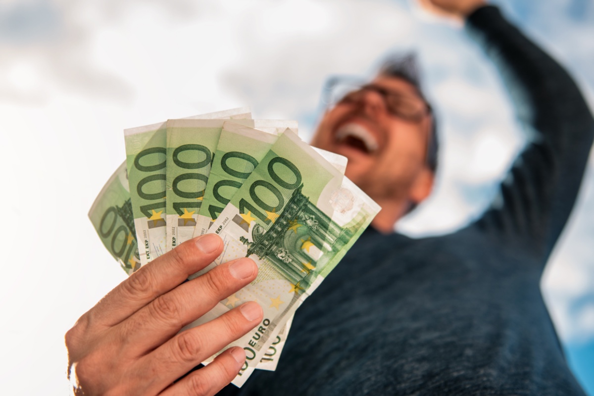 Man scores $1 million lottery win thanks to brotherly luck