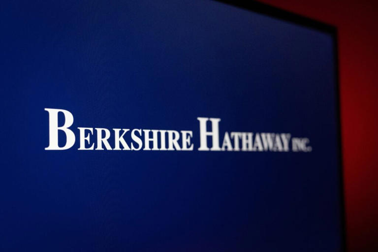 Charlie Munger said the Berkshire successor won't be as 'smart' as ...