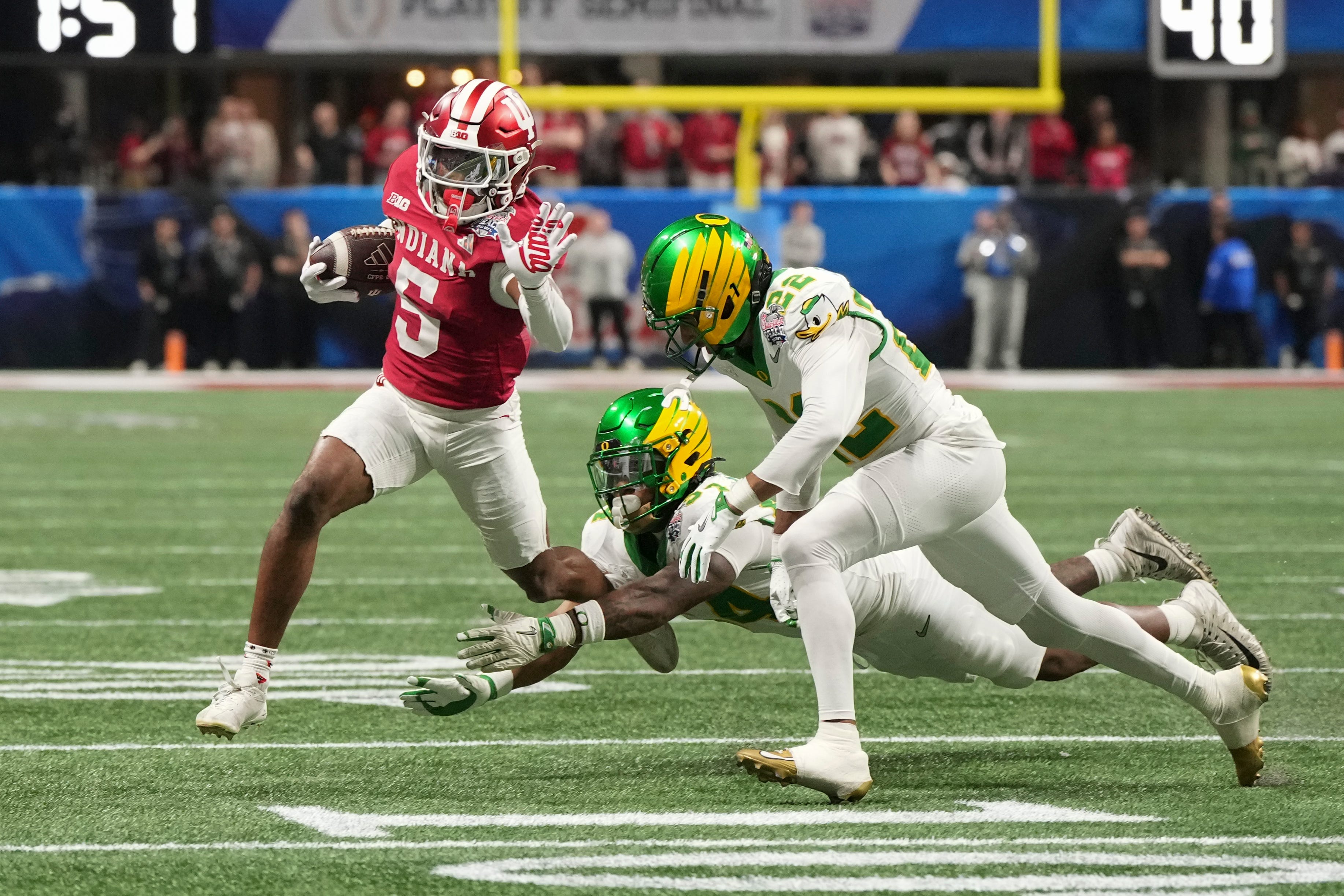 See Oregon staffer's classy gesture for Indiana star after Peach Bowl