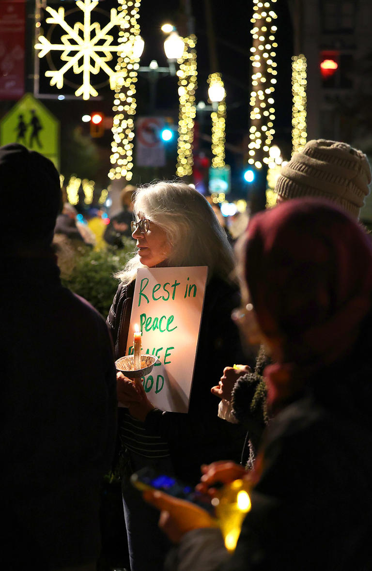 Photo | Watsonville gathers in memory of Renee Nicole Macklin Good
