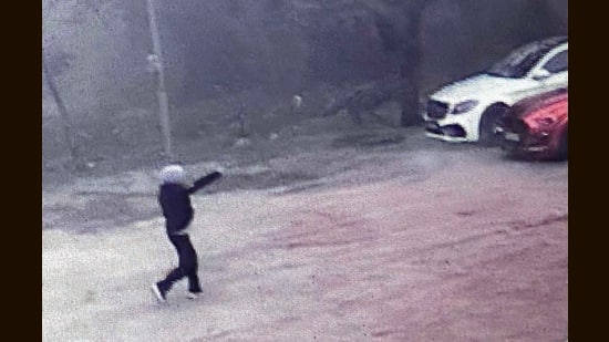 Ludhiana: Masked gunmen open fire at luxury car rental office, slips ...