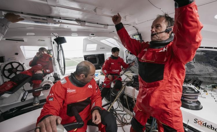 Trophée Jules-Verne. Thomas Coville et l’équipage de Sodebo établissent ...