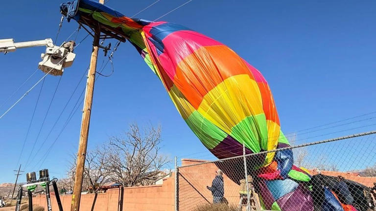 Two people rescued after hot air balloon hit power line in southern Utah
