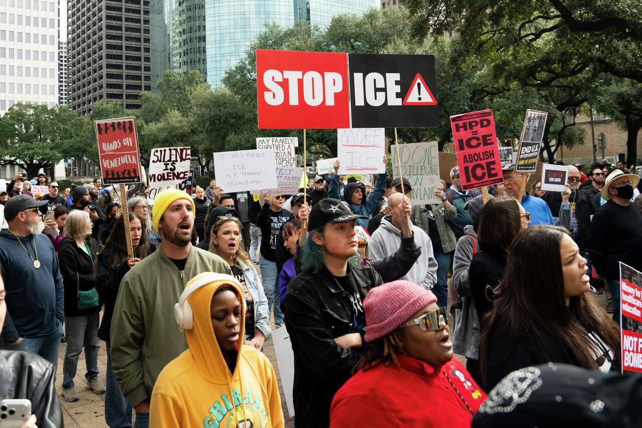Third day of anti-ICE protests draws hundreds to Houston City Hall in ...