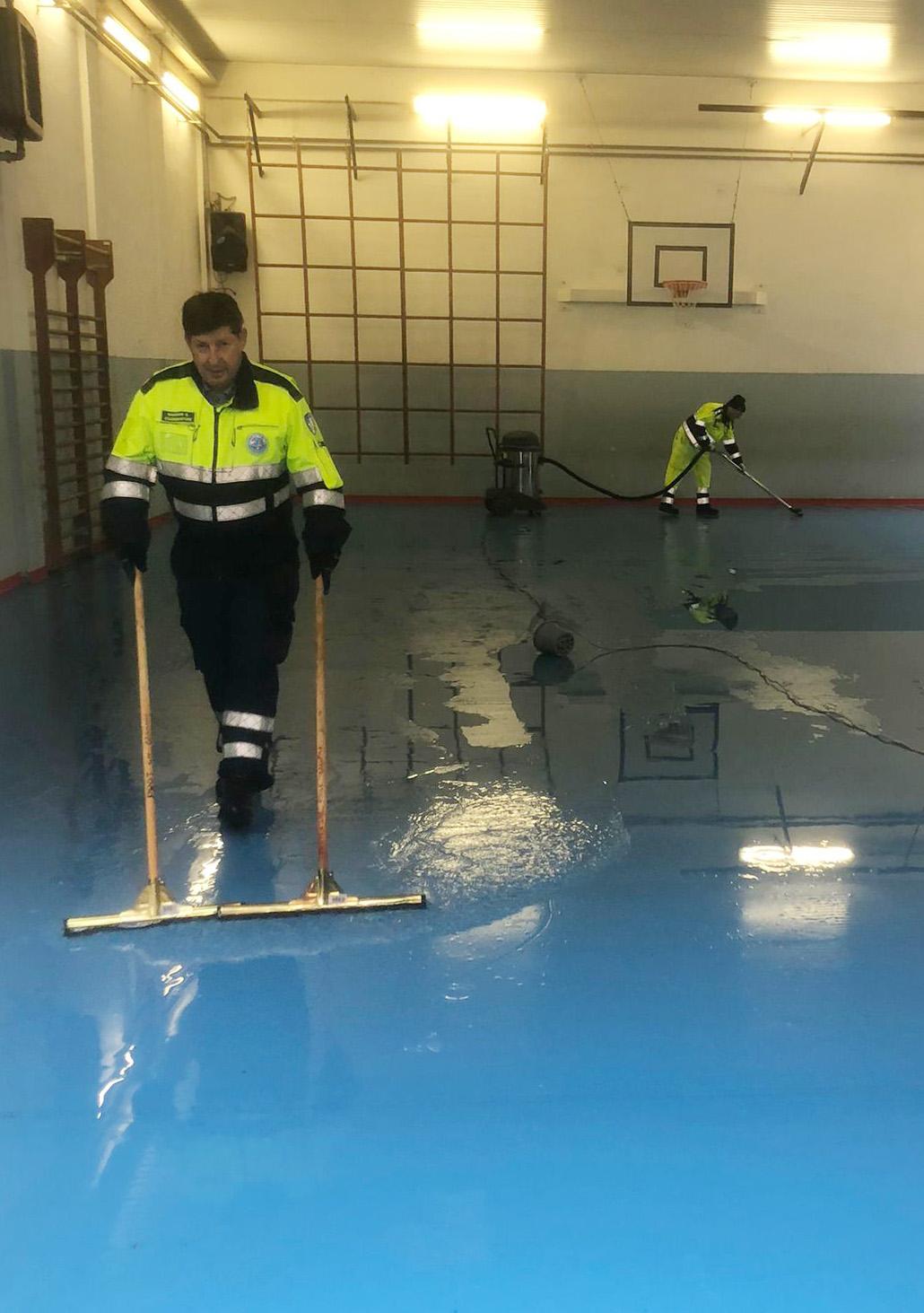 Raid vandalico a Cassano, la palestra diventa una palude: “Gesto ...