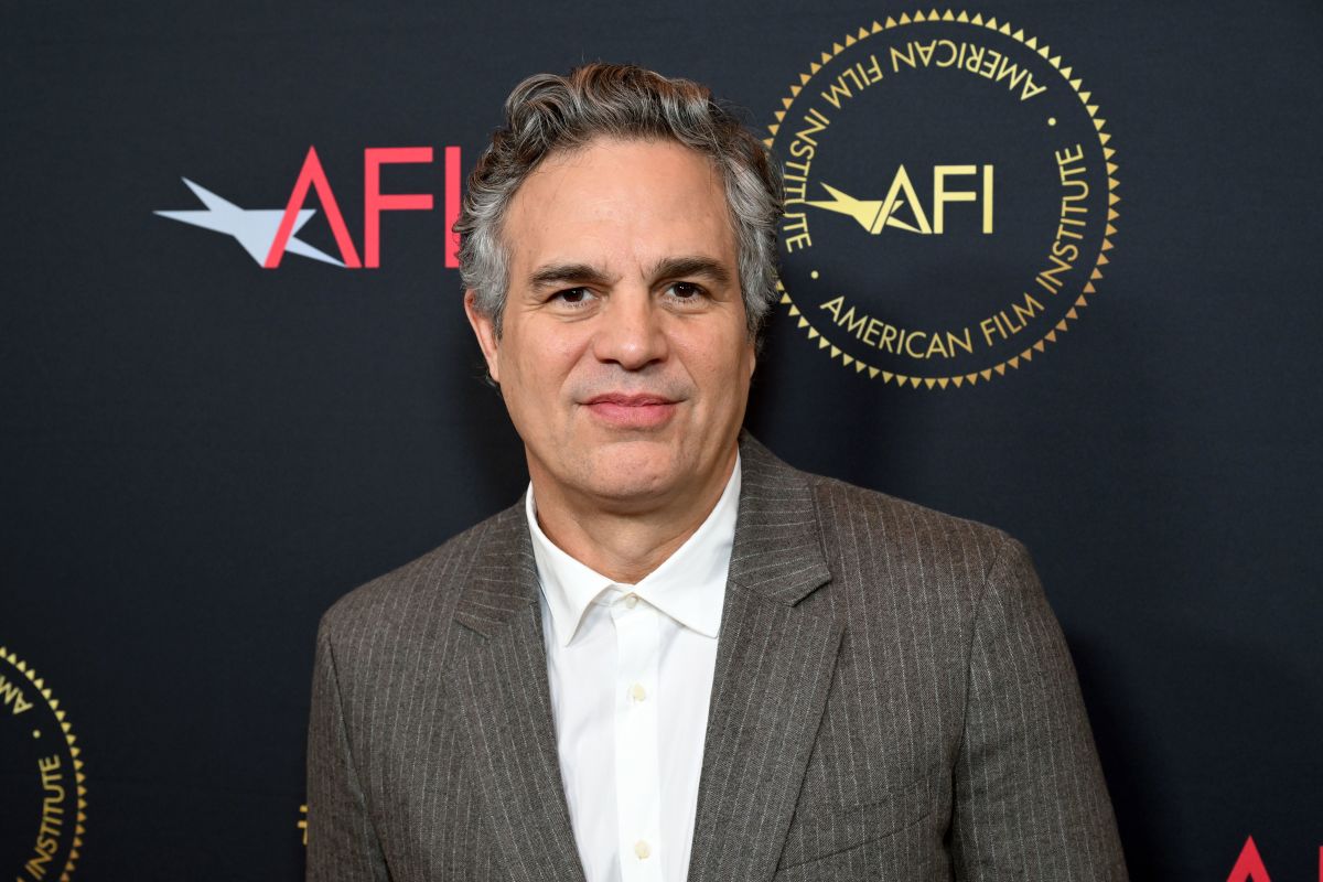 Mark Ruffalo sends bold political message & hints at potential run for ...