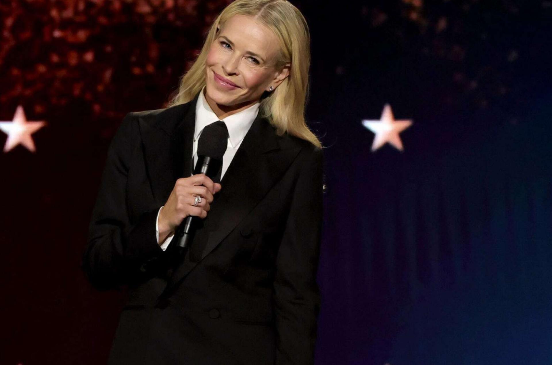 Chelsea Handler jokes about avoiding toxic mom groups