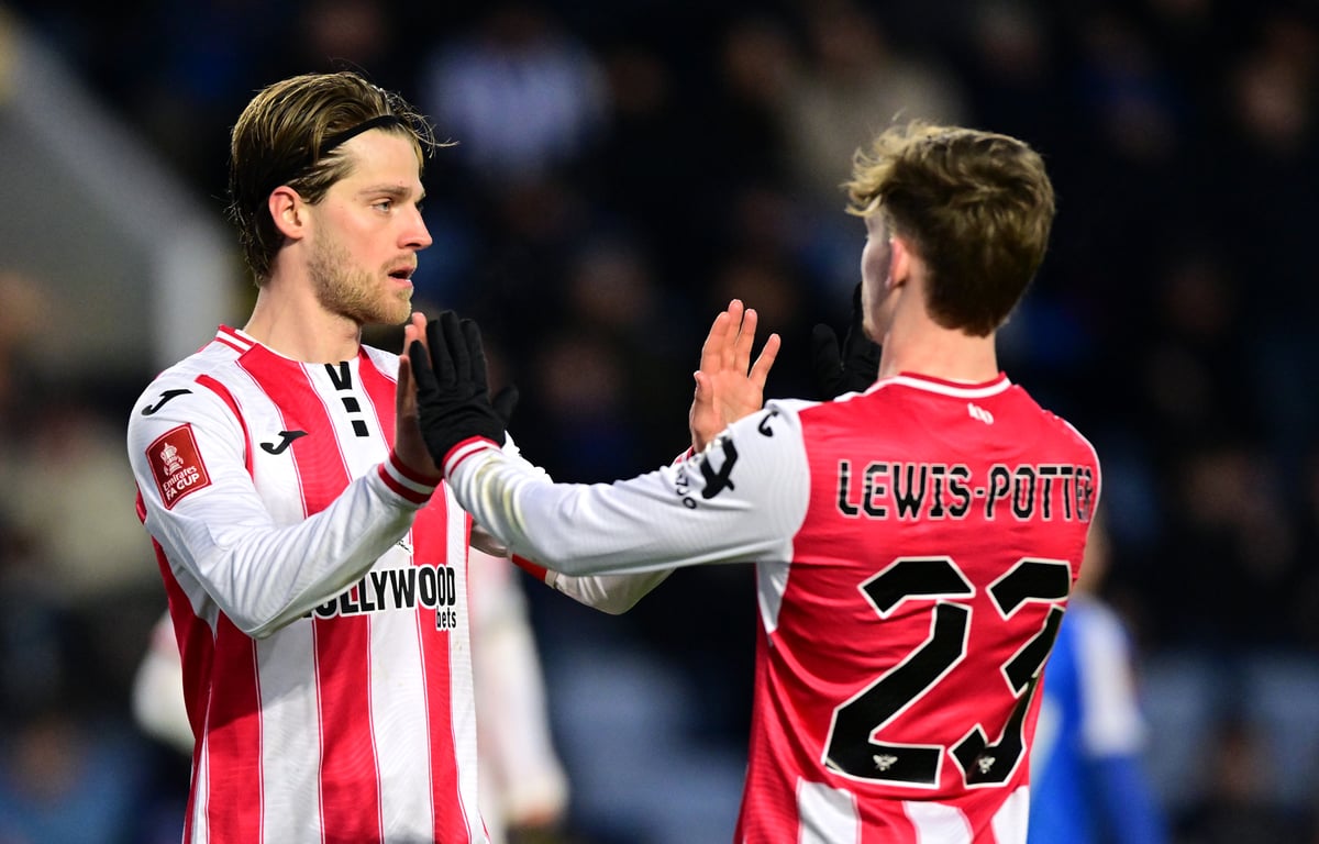 Brentford cruise to routine defeat of struggling Sheffield Wednesday