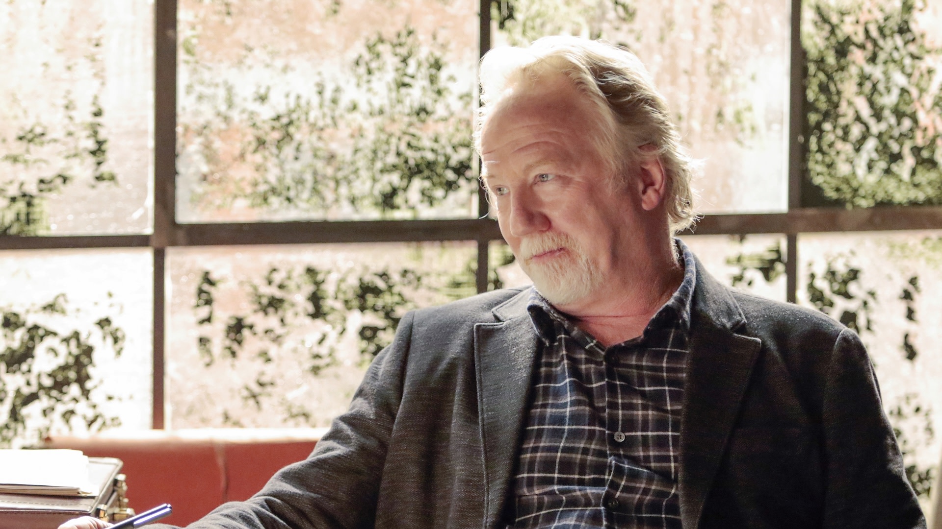 'West Wing' actor Timothy Busfield issued child sexual abuse arrest warrant