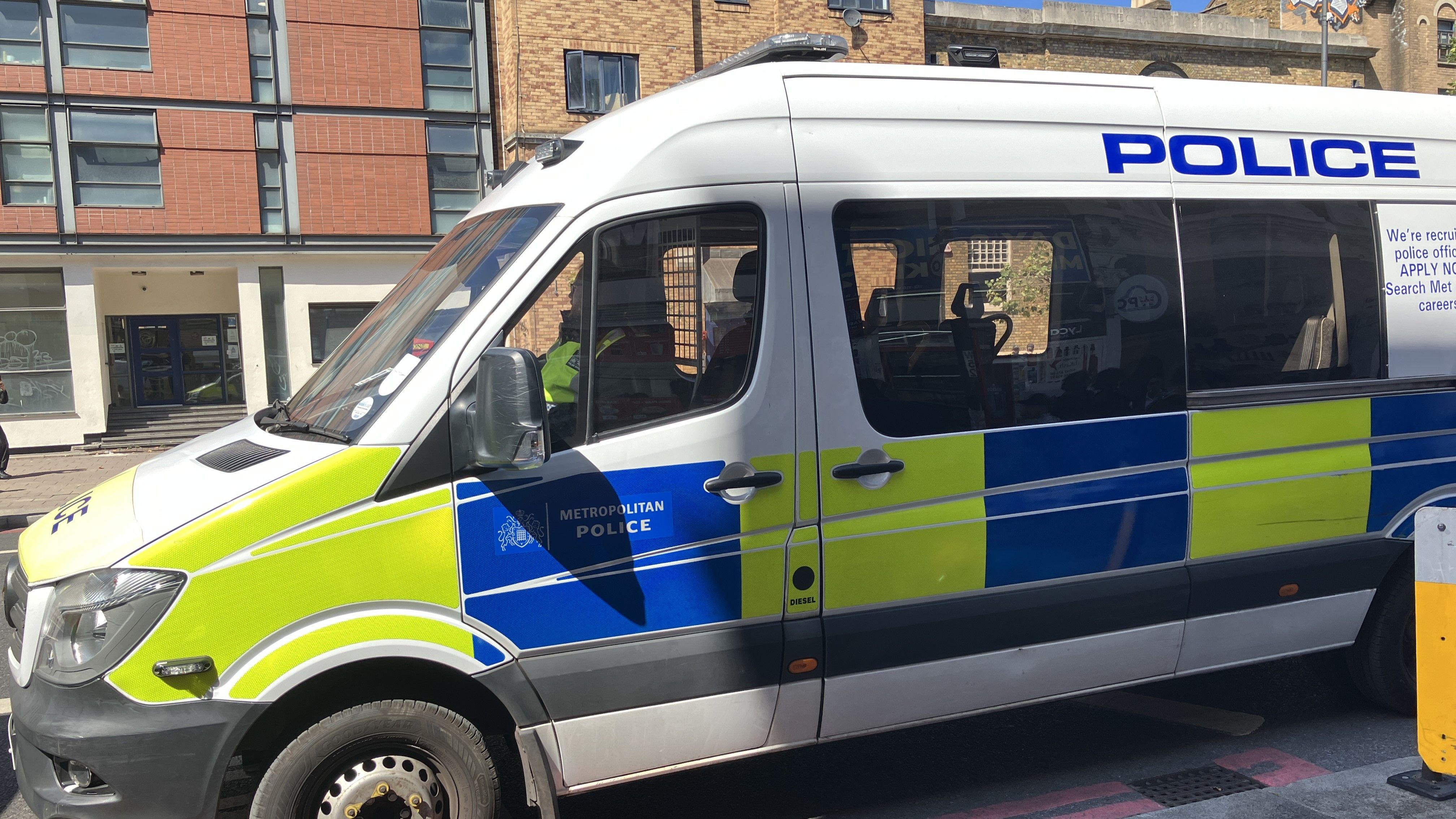 Met PC who did not disclose firearms probe sacked