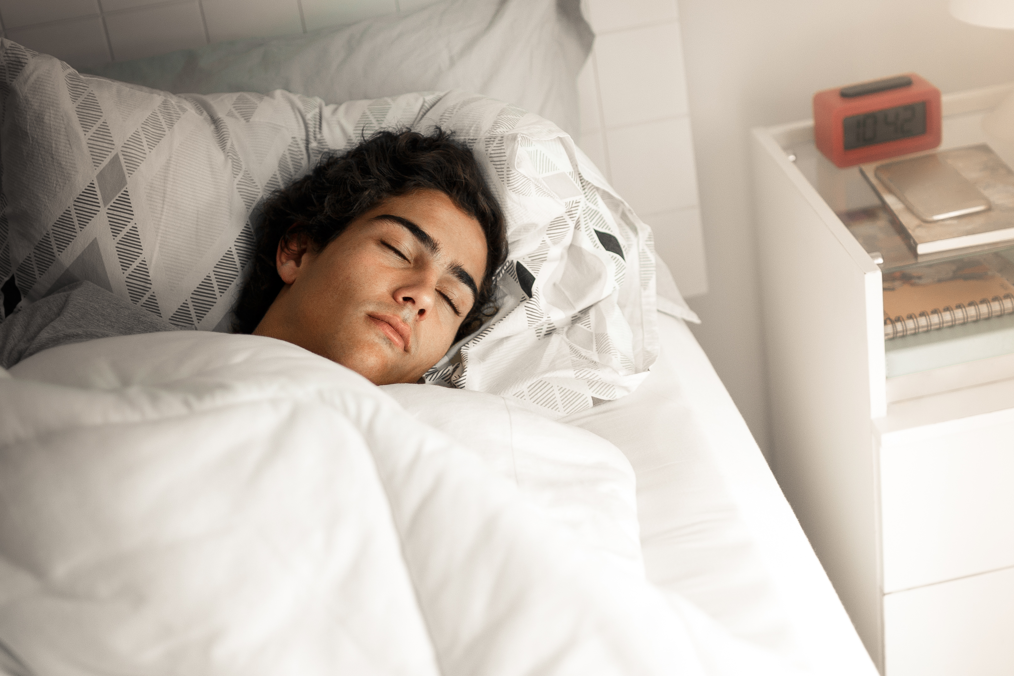 Psychologist reveals why parents should let teens sleep in on weekend