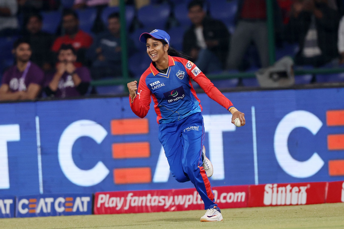 Delhi Capitals bowl against Mumbai Indians; debuts for Nandani Sharma ...