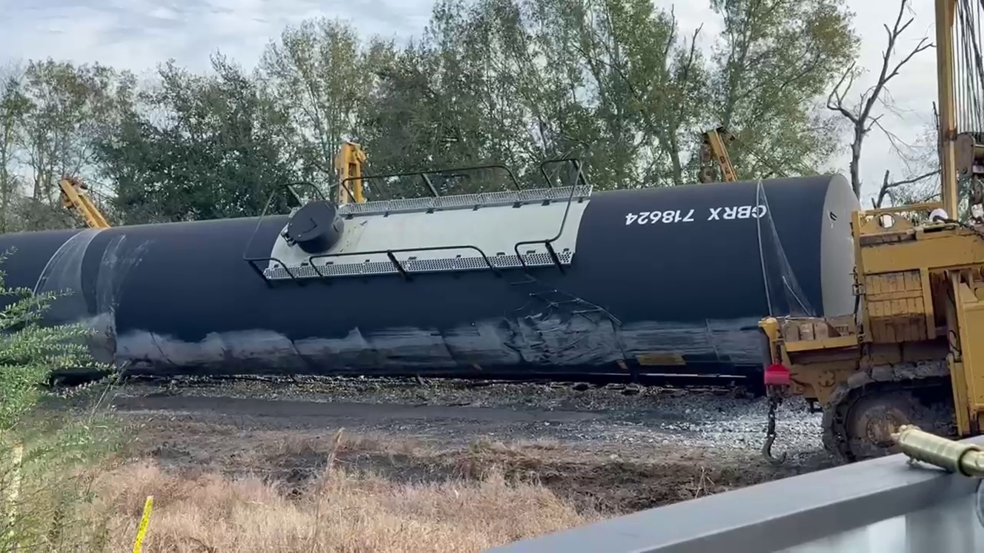 Cleanup underway after 17 Union Pacific rail cars derail in West Orange ...