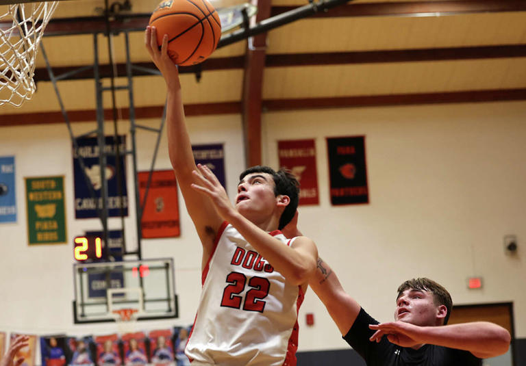 FRIDAY BOYS BASKETBALL: Staunton's Isiah Laux gets to 1,000 in SCC win