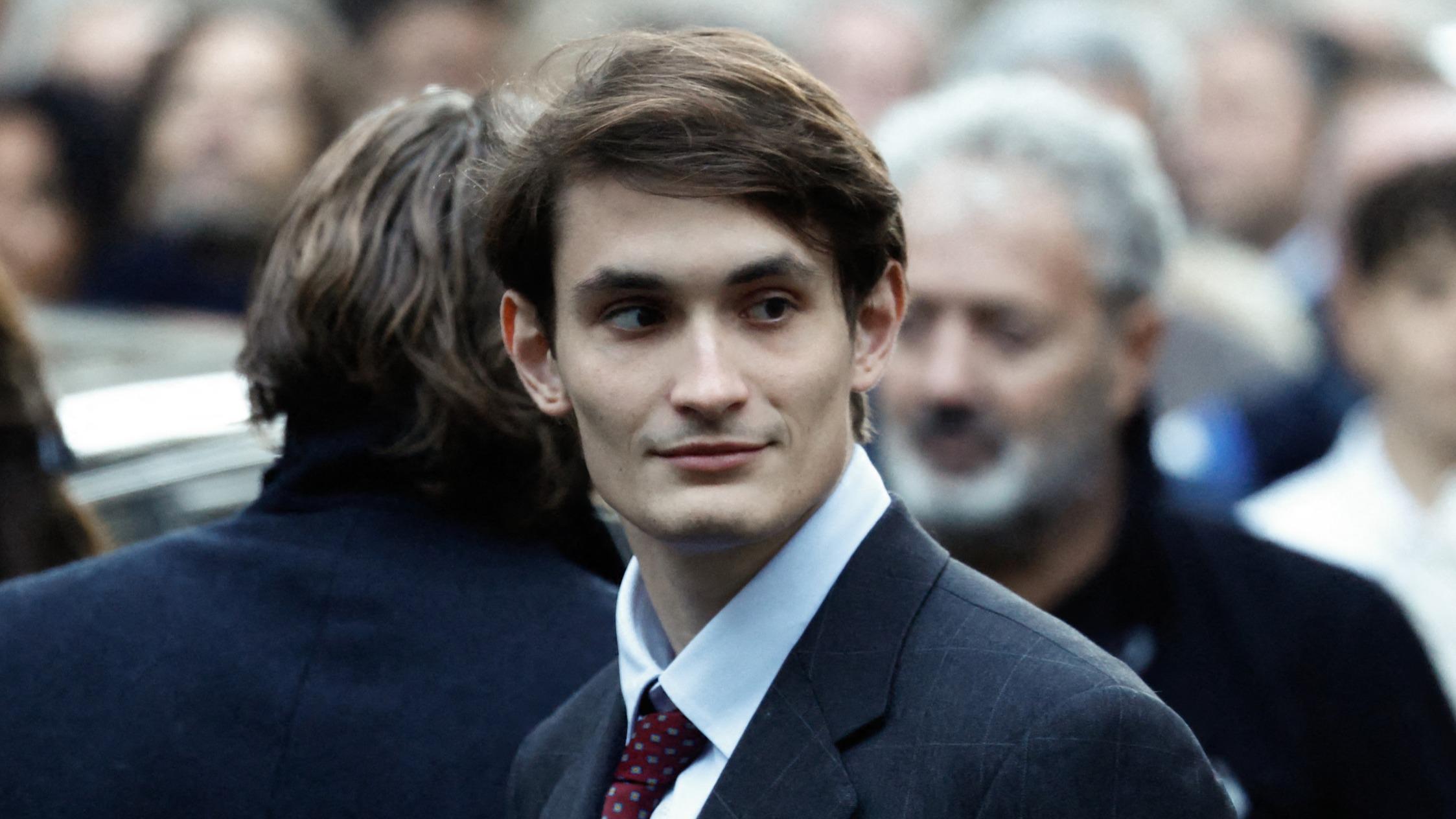 Carla Bruni : son fils Aurélien à Rome en charmante compagnie, il ...
