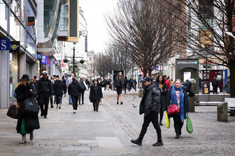 More than 2,500 jobs at risk as two high street chains enter administration