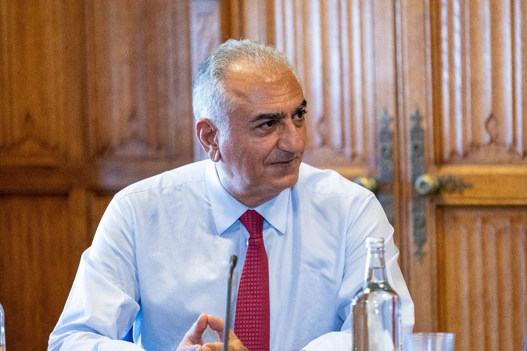 Quién es Reza Pahlavi, el heredero al trono de Irán que lidera la ...