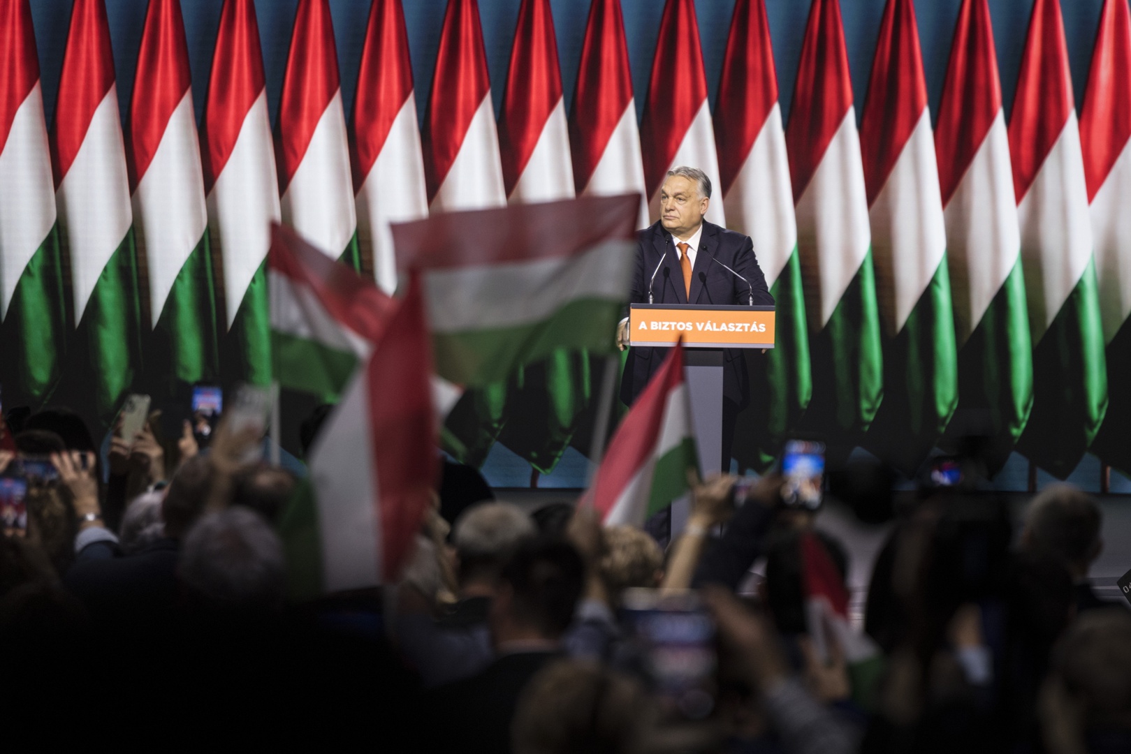 Orbán presenta su lista para elecciones de abril en un congreso con ...