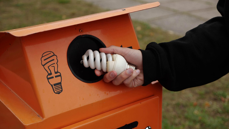 The end of compact fluorescent bulbs — what homeowners need to know ...