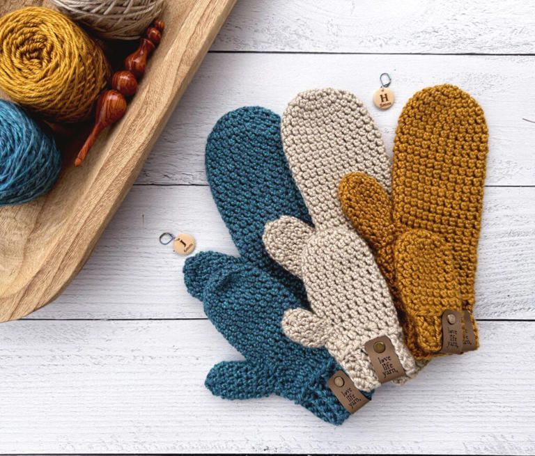 Winter essential crochet mittens (free crochet pattern)